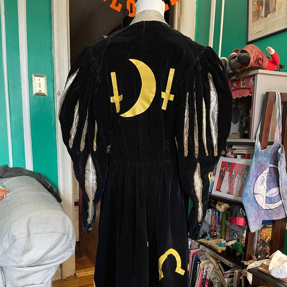 Vintage 1930s Black Velvet Wizard Coat With Yellow De… - Gem